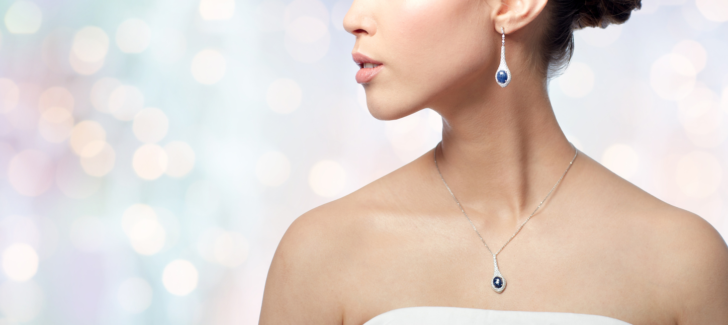 How to Wear Jewelry like a Minimalist